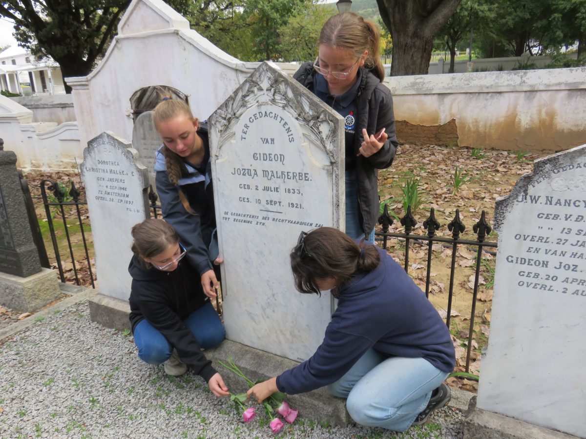 FAK vat die wandelpad met Afrikaans-verjaardag - FAK